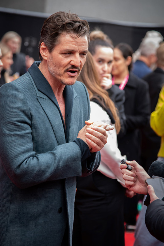 Pedro Pascal 094 — Postimages