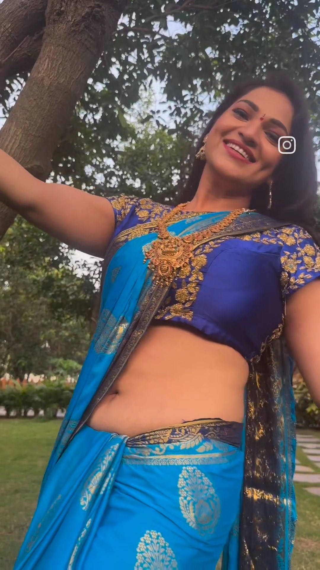 Ashwini Sexy Big Open Navel in Blue Saree mp4 snapshot 00 00 521 — Postimages