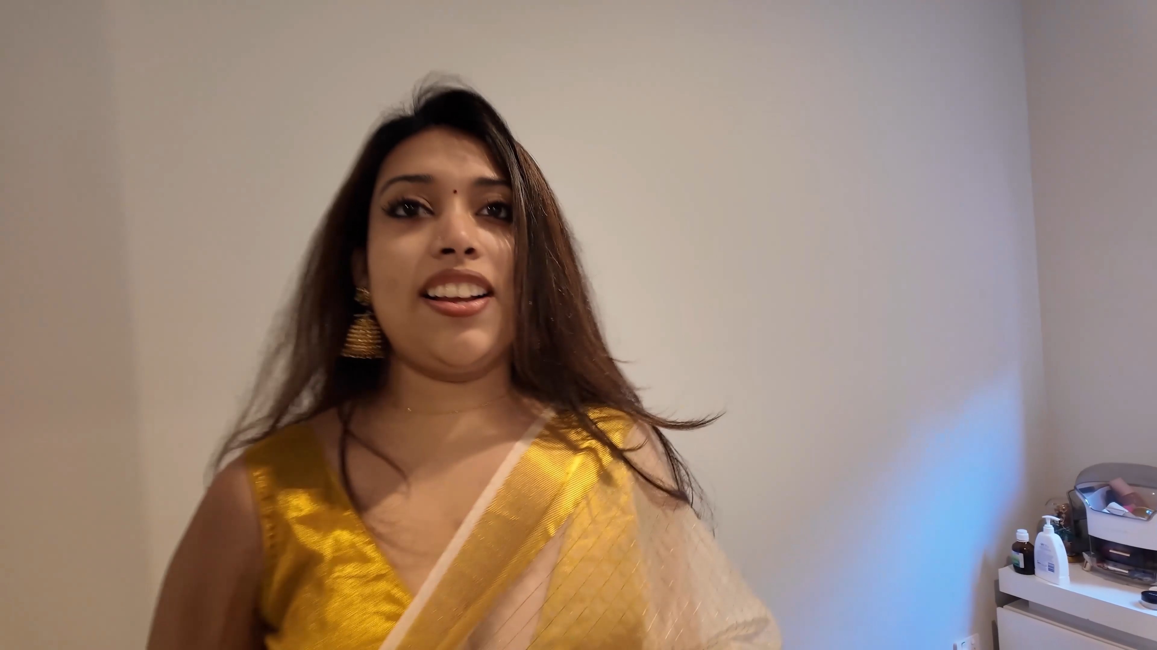 Malayali Girl Sexy Pierced open Navel and Boobs in Kerala Saree mp4 snapshot 00 11 485 — Postimages