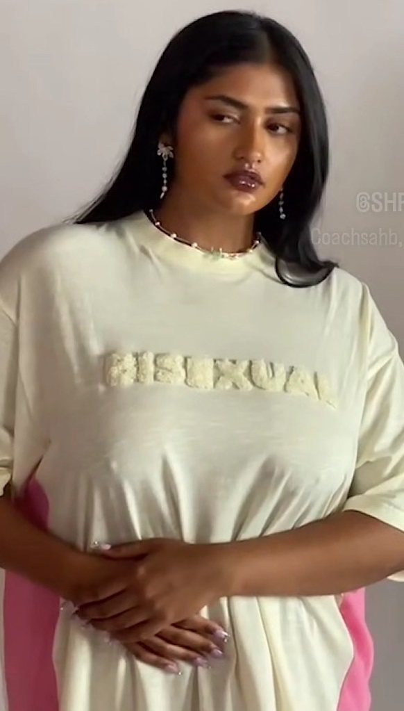 Malayali NRI Model Huge Boobs and Nipple impression in white tshirt mp4 snapshot 00 09 262 ...