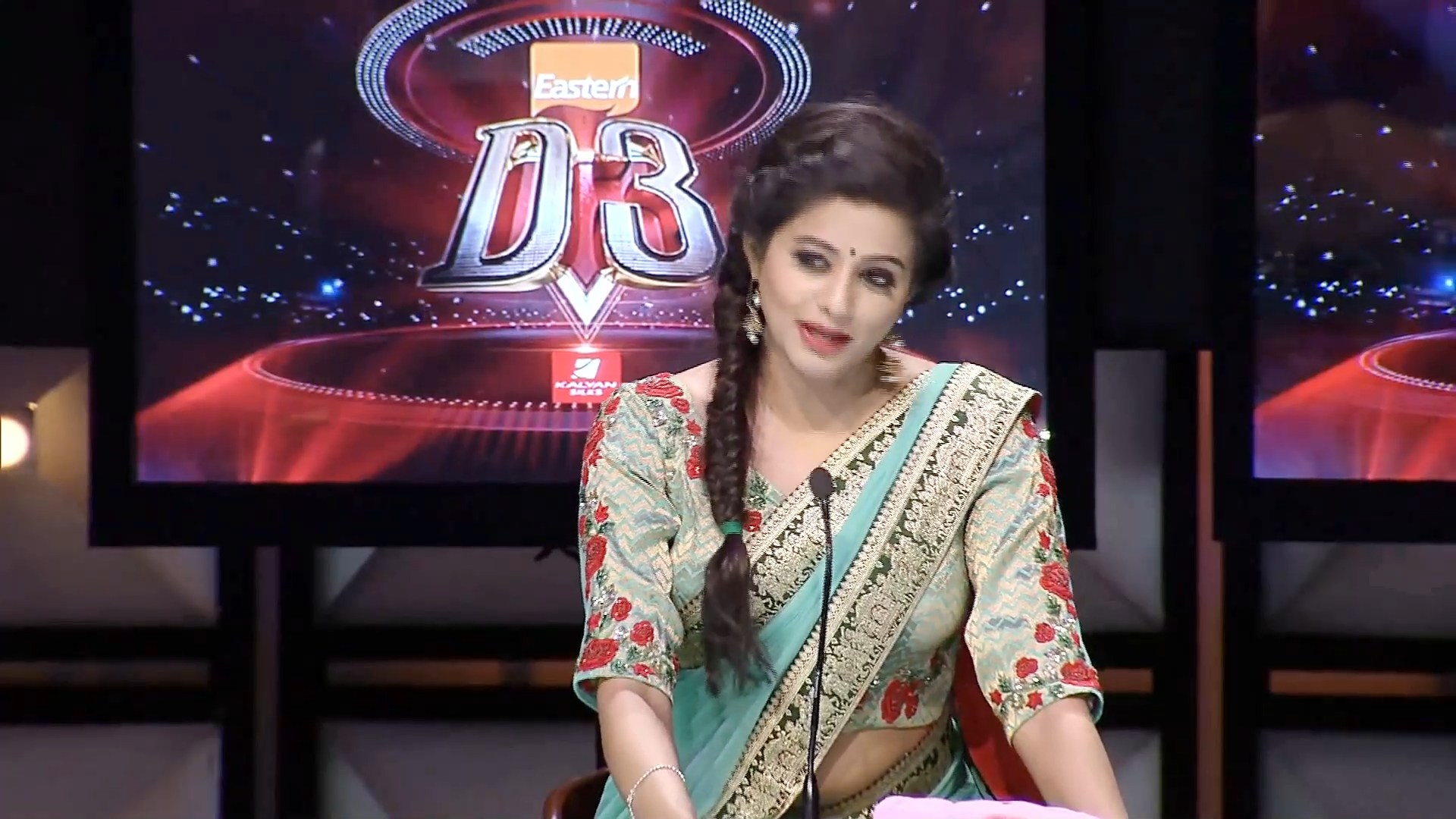 Shobana Wide Stretched Belly And Deep Wide Big Navel Hole in ...