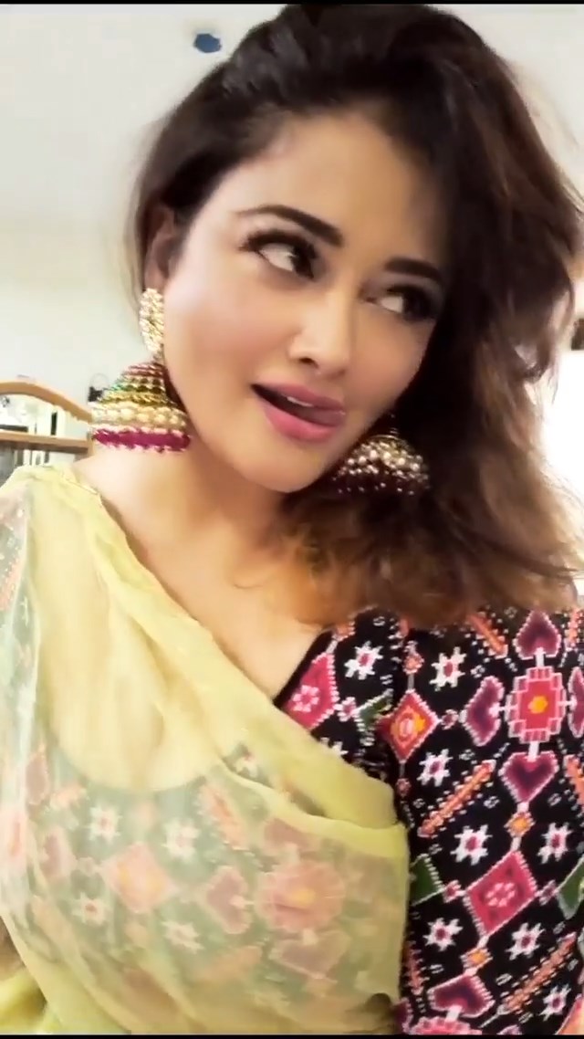 Kiran Sexy Dance m4v snapshot 00 41 629 — Postimages