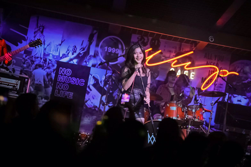 พบ 4 สาว Aliz Band อีกครั้งกับการแสดง LIVE สุดมันส์ไกลถึงภาคเหนือเจ้า ! | บันเทิง | 4349931