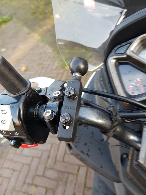 tom tom sym 3 — Postimages