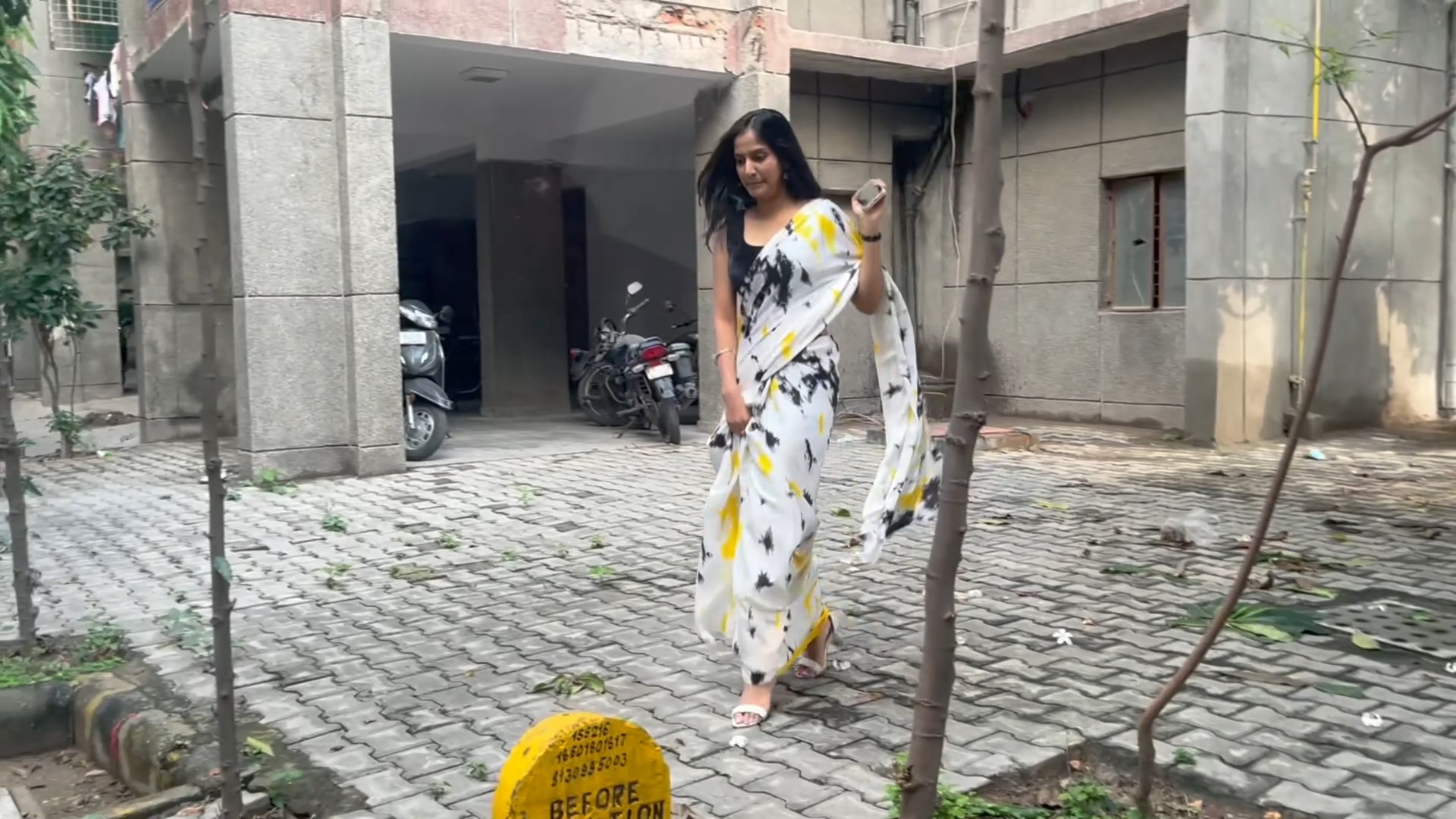 Hot Desi girl in white and black Saree showing navel boobs and armpits mp4 snapshot 00 00 240 ...