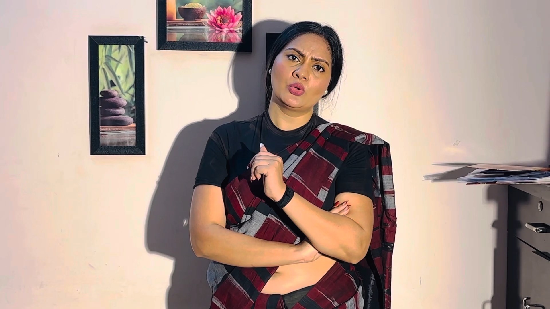 Anamika Singh Sexy Open Big Wide Navel show in Saree mp4 snapshot 00 37 863 — Postimages