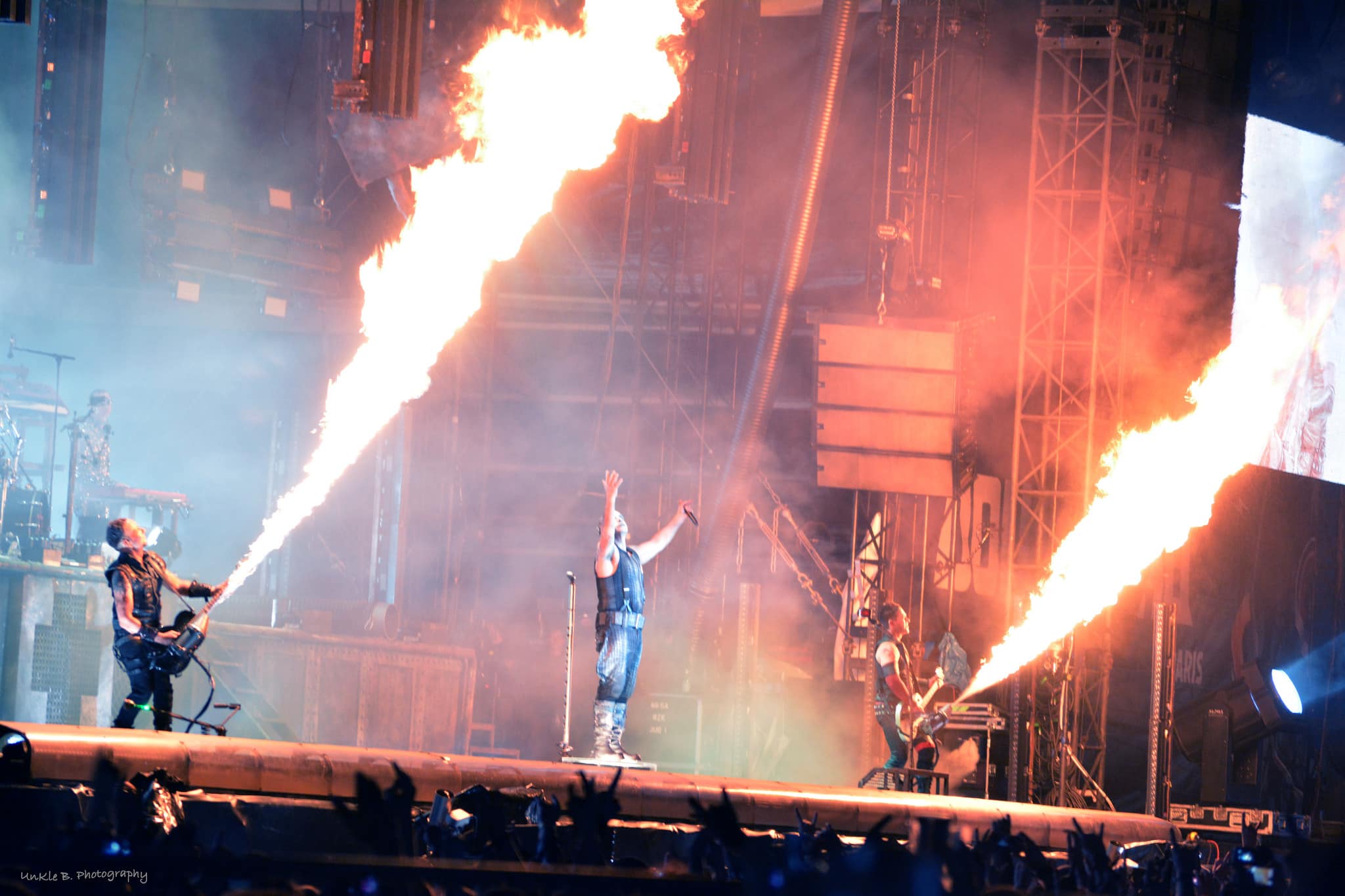 27417022690 1f64410692 k — Postimages