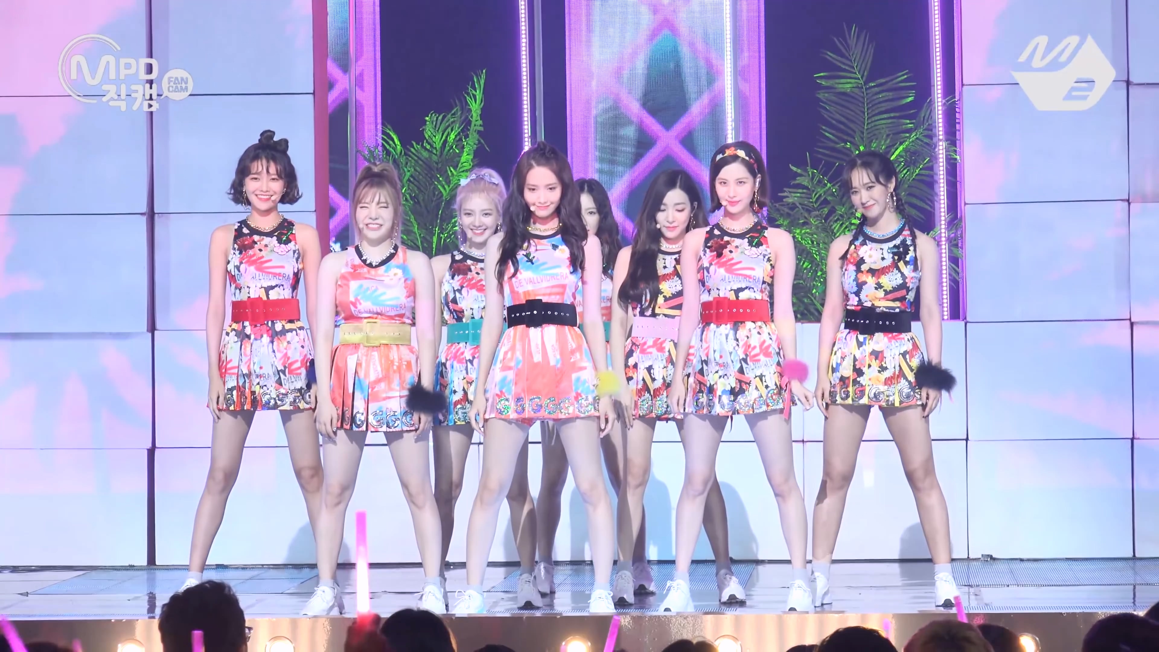 170810 少女时代 Holiday mp4 20231215 121120 598 — Postimages