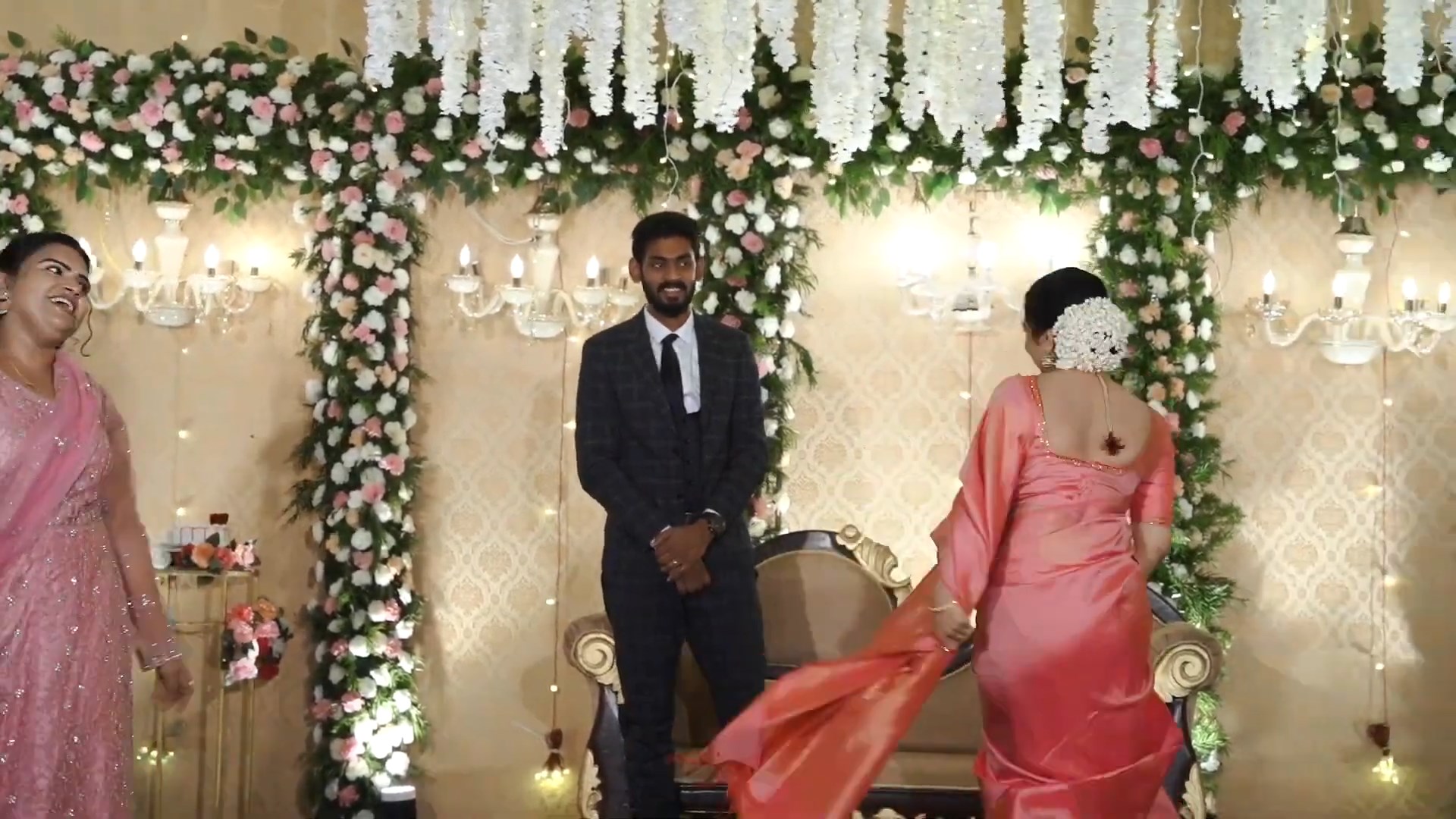 Kerala Wedding Bridal Dance Navel Show in pink saree mp4 snapshot 00 13 527 — Postimages