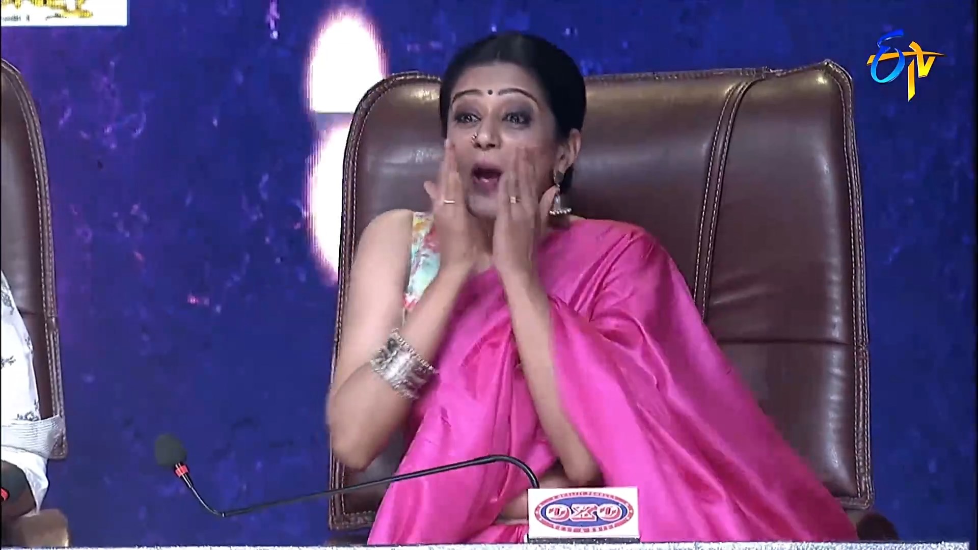 Priyamani Sexy Open Navel Dhee 4 mkv snapshot 00 08 162 — Postimages