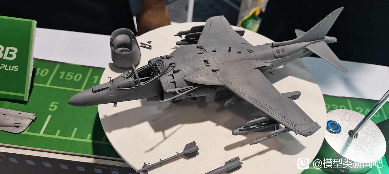 1/48 - McDonnell Douglas AV-8B Harrier II by UMa Model - box art+3D ...