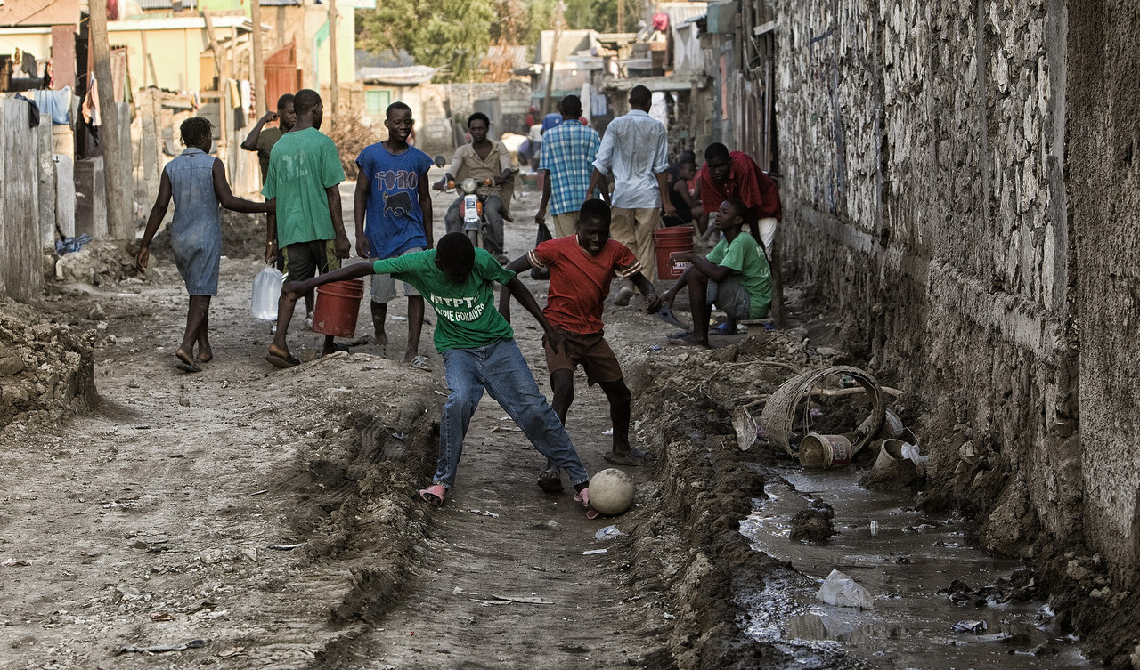 haiti slum — Postimages