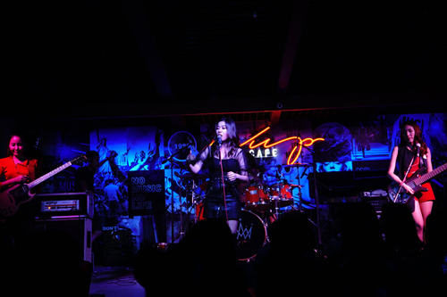 พบ 4 สาว Aliz Band อีกครั้งกับการแสดง LIVE สุดมันส์ไกลถึงภาคเหนือเจ้า ! | บันเทิง | 4349931