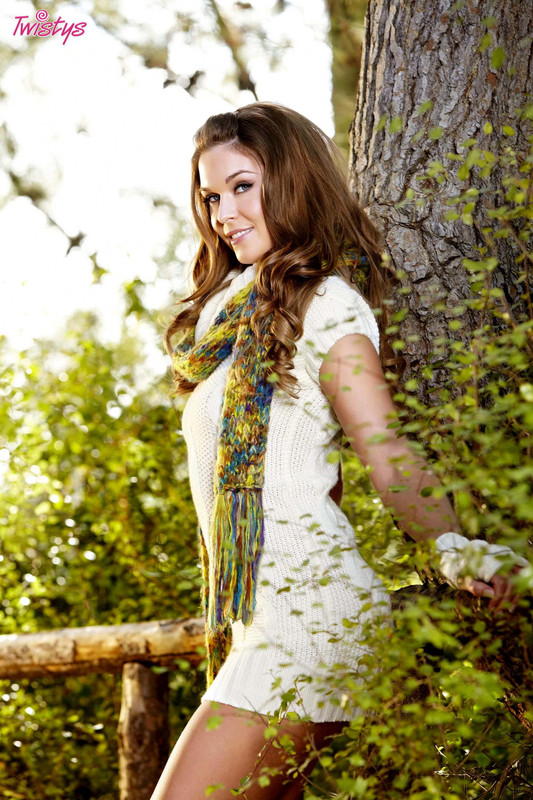 adriennemanningts120209 p02 001 — Postimages