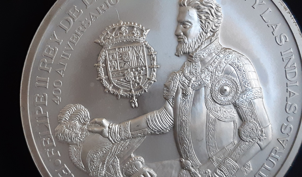 20 oz Felipe II anv zoom — Postimages