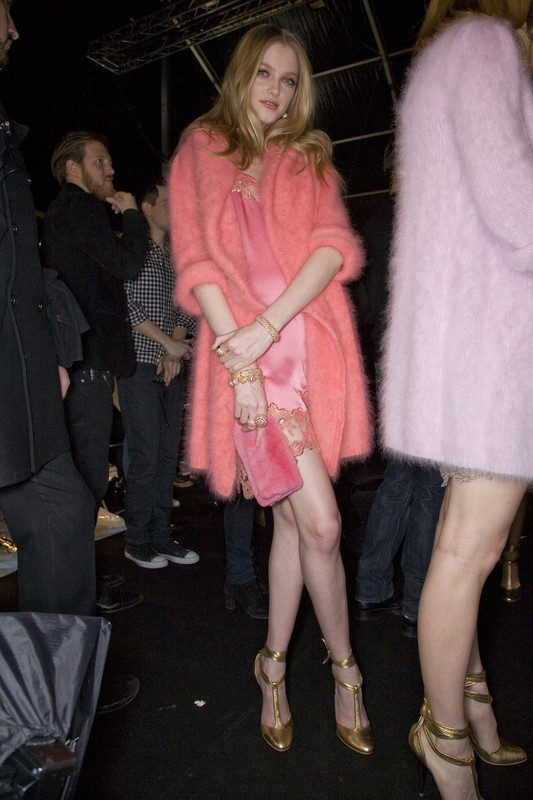 Blumarine Fall 2008 Backstage QN9i Bl Kq Ro5x — Postimages