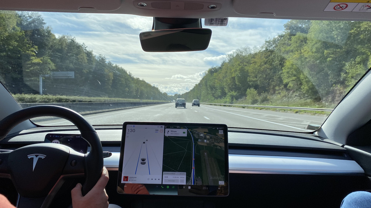 Autopilot Tesla, EAP, FSD, notre comparatif pour faire le bon choix ...