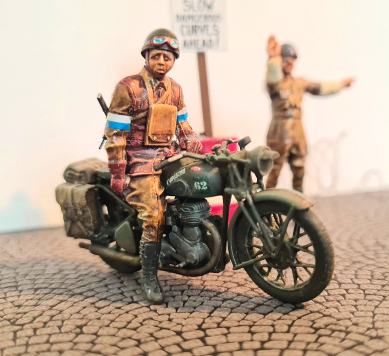 Tamiya 1/35 British despatch rider set - Figure Ready for Inspection ...