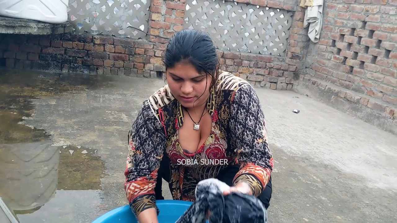 Desi chubby girl big boobs and cleavage show in tight churidhar mp4 snapshot 04 26 700 — Postimages