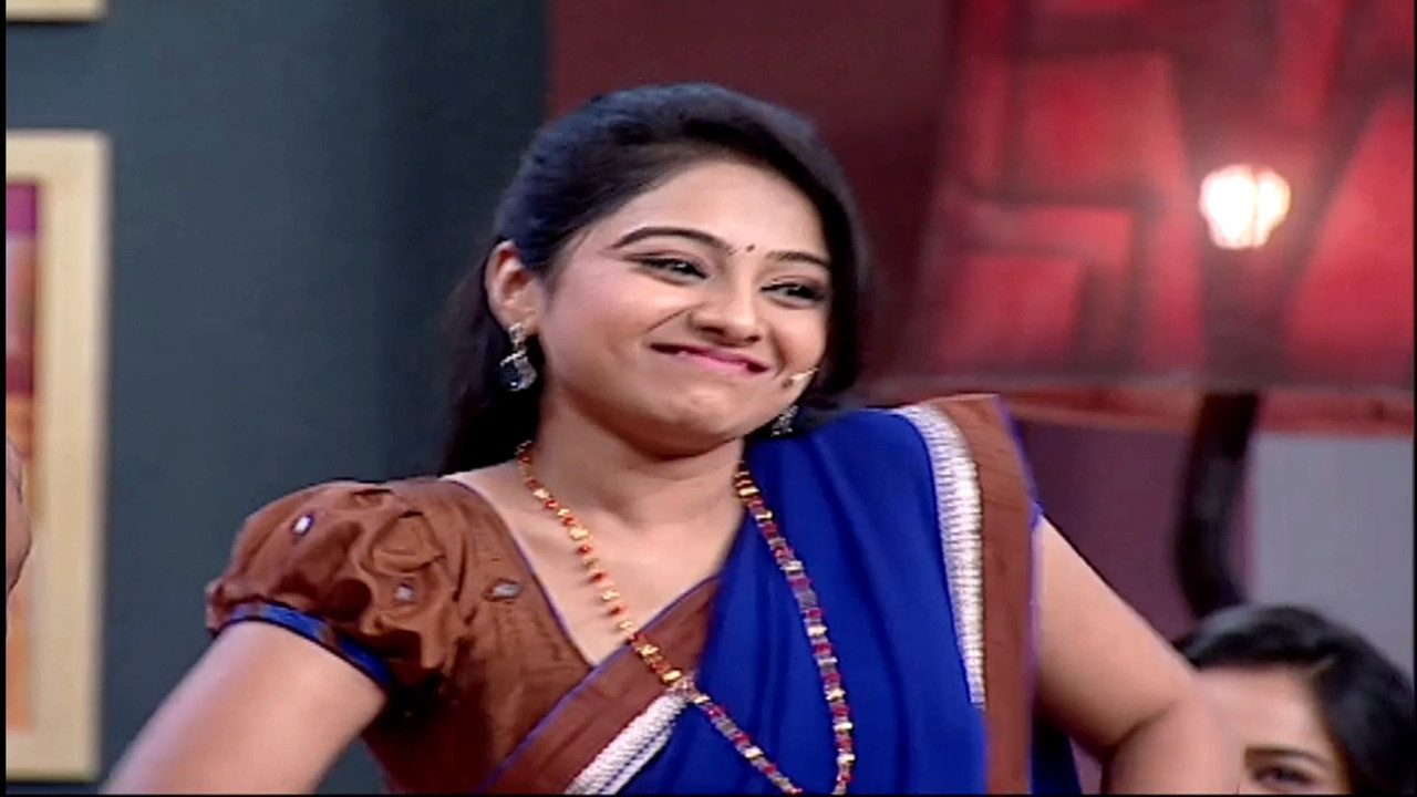 Dhanya Deepika Sexy Open big Deep Navel Show while dancing mp4 snapshot ...