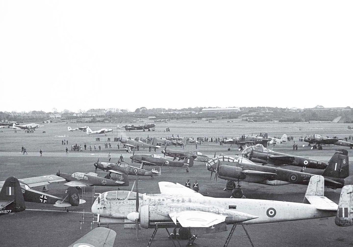 Avions ennemis capturés à l’exposition de Farnborough-1945