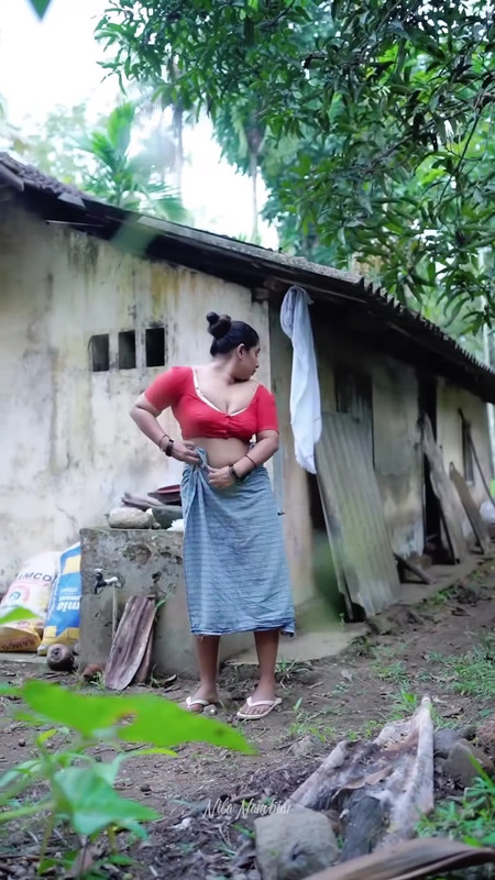 Unknown malayali model hot sizziling show in red blouse mp4 snapshot 01 16 531 — Postimages