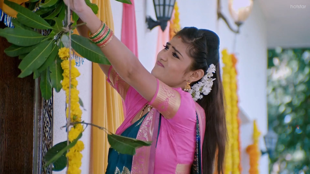 Kannada Serial actress divya Sexy navel closeup show marali mansigadu ...