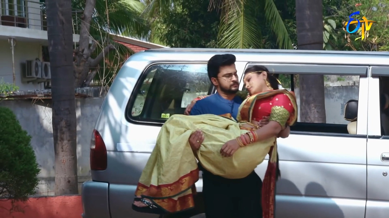 Beautiful Telugu Serial Actress Open Deep Navel show mp4 snapshot 00 09 ...