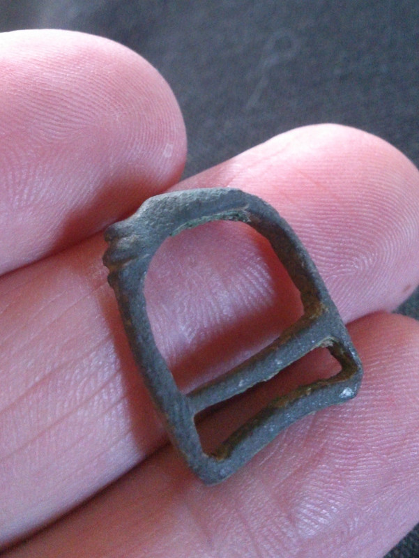 Roman strap buckle 05052013 view 1 — Postimages