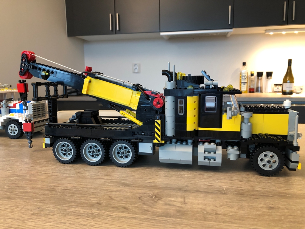 LEGO MOC Towtruck & Rotator with V12 in Yellow by rayb | Rebrickable ...