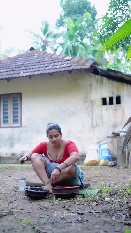 Unknown malayali model hot sizziling show in red blouse mp4 snapshot 00 40 499 — Postimages