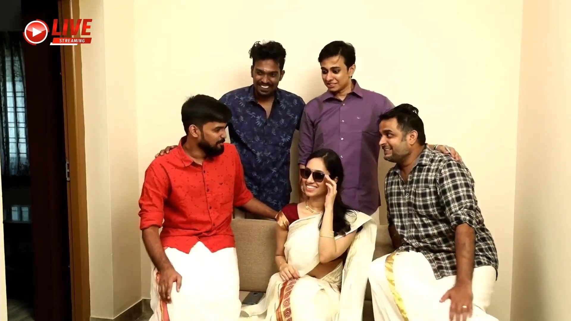 Cute Malayali Girl Open navel in in Traditional kerala saree mp4 snapshot 01 40 247 — Postimages