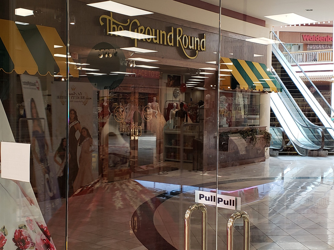 Stranger Things S3: Pics from Starcourt Mall | Movie/TV Board