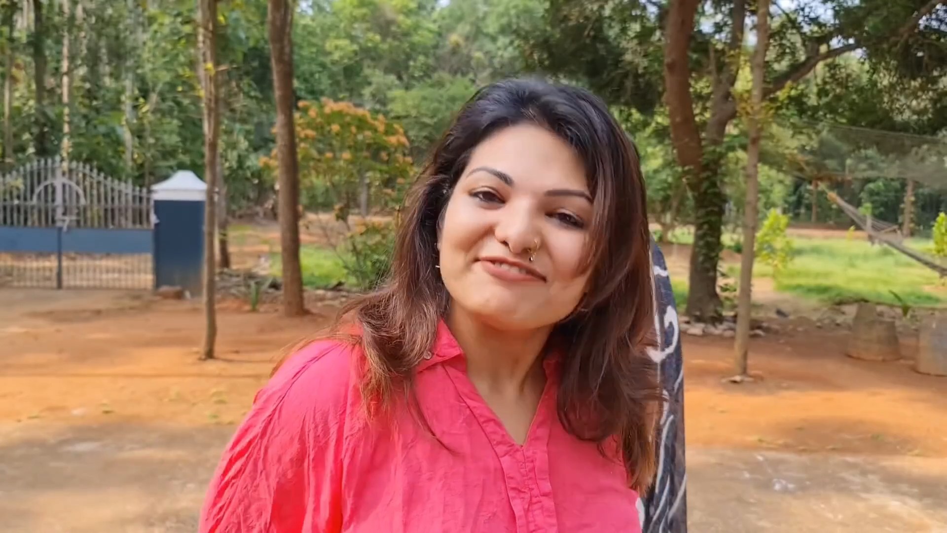 Sandra thomas Hot Mom Sexy Body structure in balck saree and big deep Navel show mp4 snapshot 00 ...