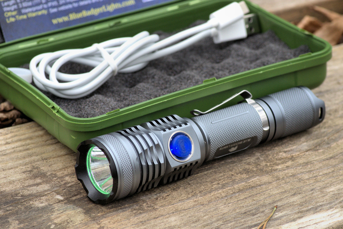 (Review) Blue Badger Lights - Eagle 1500 - 18650 Flashlights ...