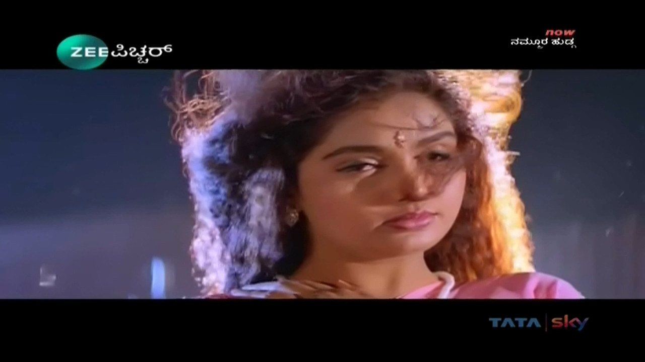 Shruthi Hot Saree Seduce Song mp4 20210413 205245 609 — Postimages