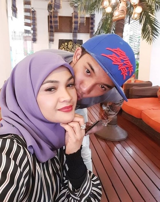 Zarina Zainuddin Terkilan Dengan Komen Kejam Netizen, Anak Autisme ... Zarina Zainuddin Terkilan Dengan Komen Kejam Netizen, Anak Autisme ...