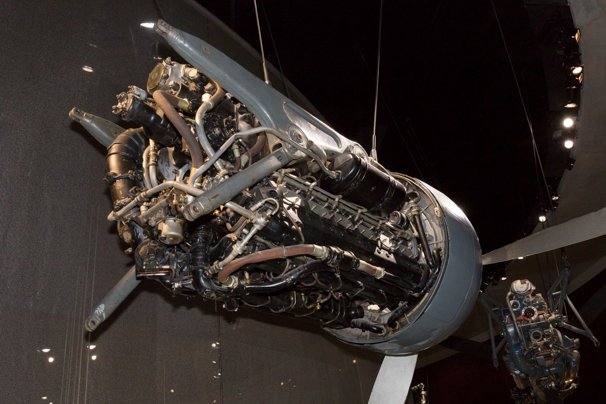 Daimler DB 603 engine rear right Mercedes Benz M — Postimages