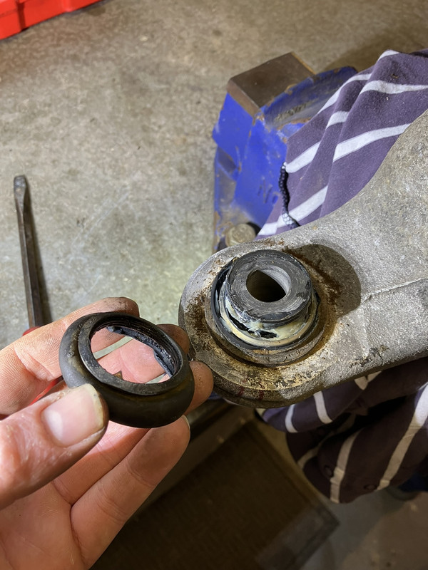 F11 520d DIY - Rear Lower Arm Balljoint Replacement - On the bench ...