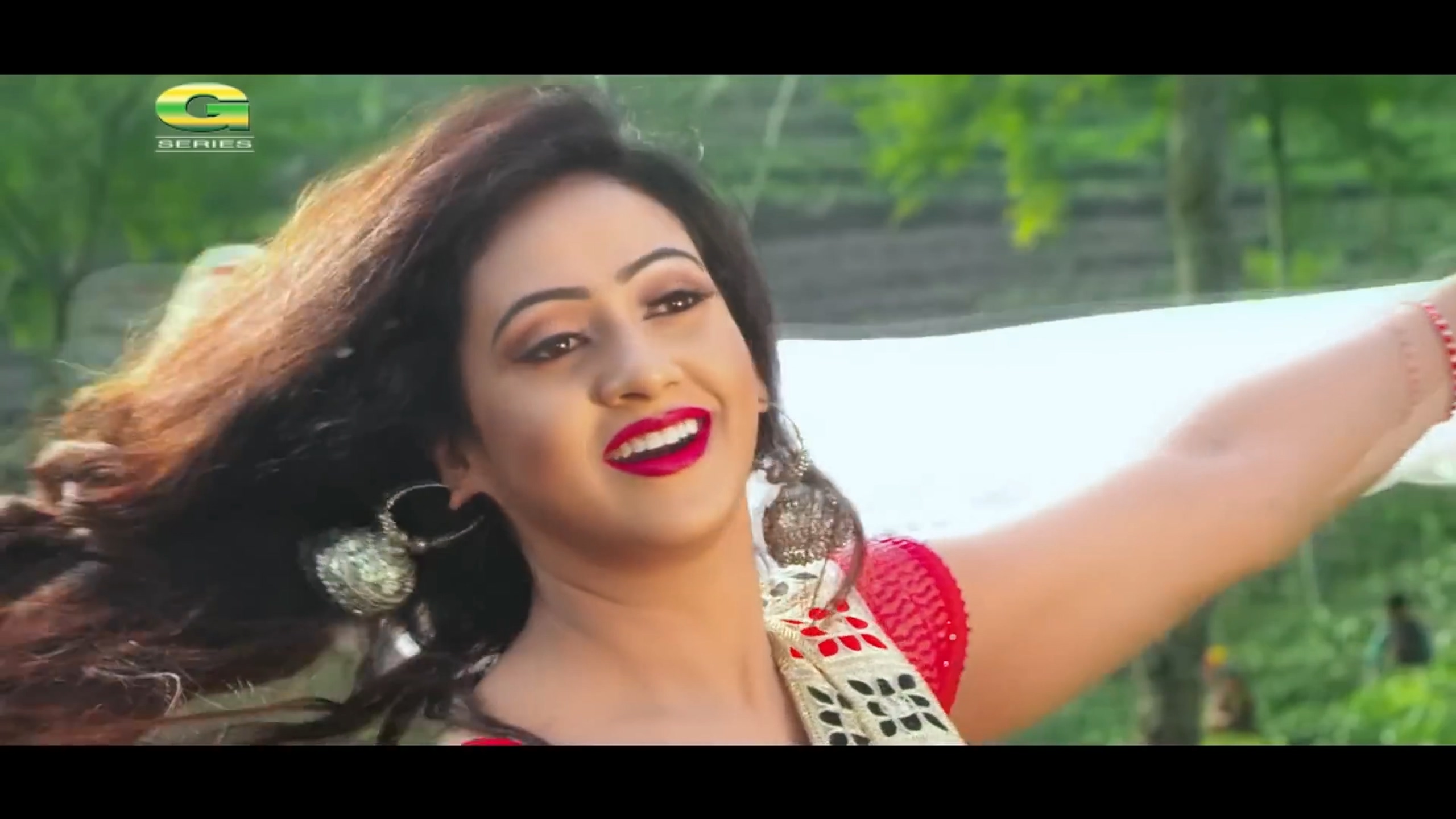 Bindia Kabir Sonia Saree song 2 ( Mastan Police) mp4 20250316 215921 656 — Postimages