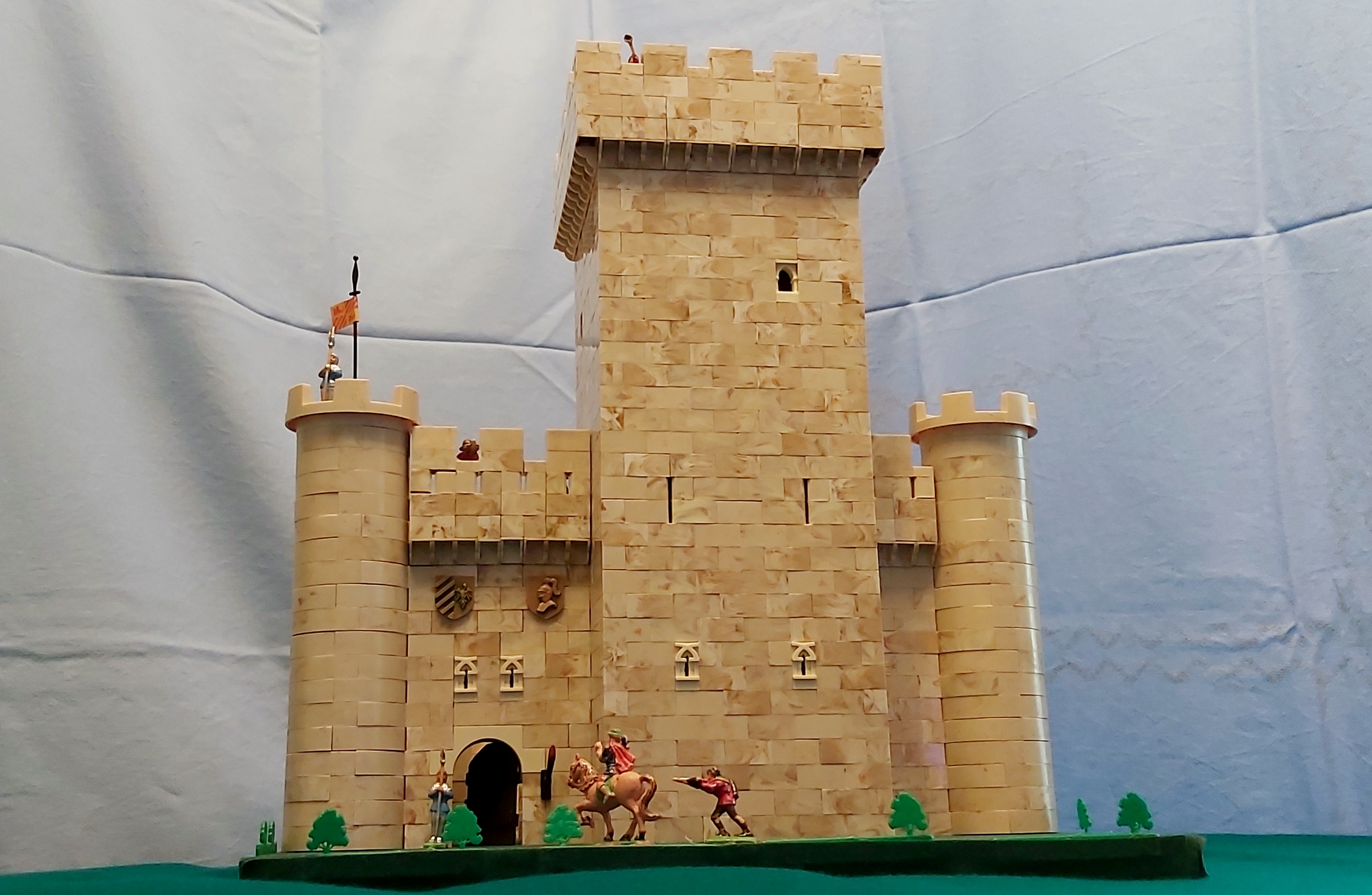 Frontal 1 — Postimages