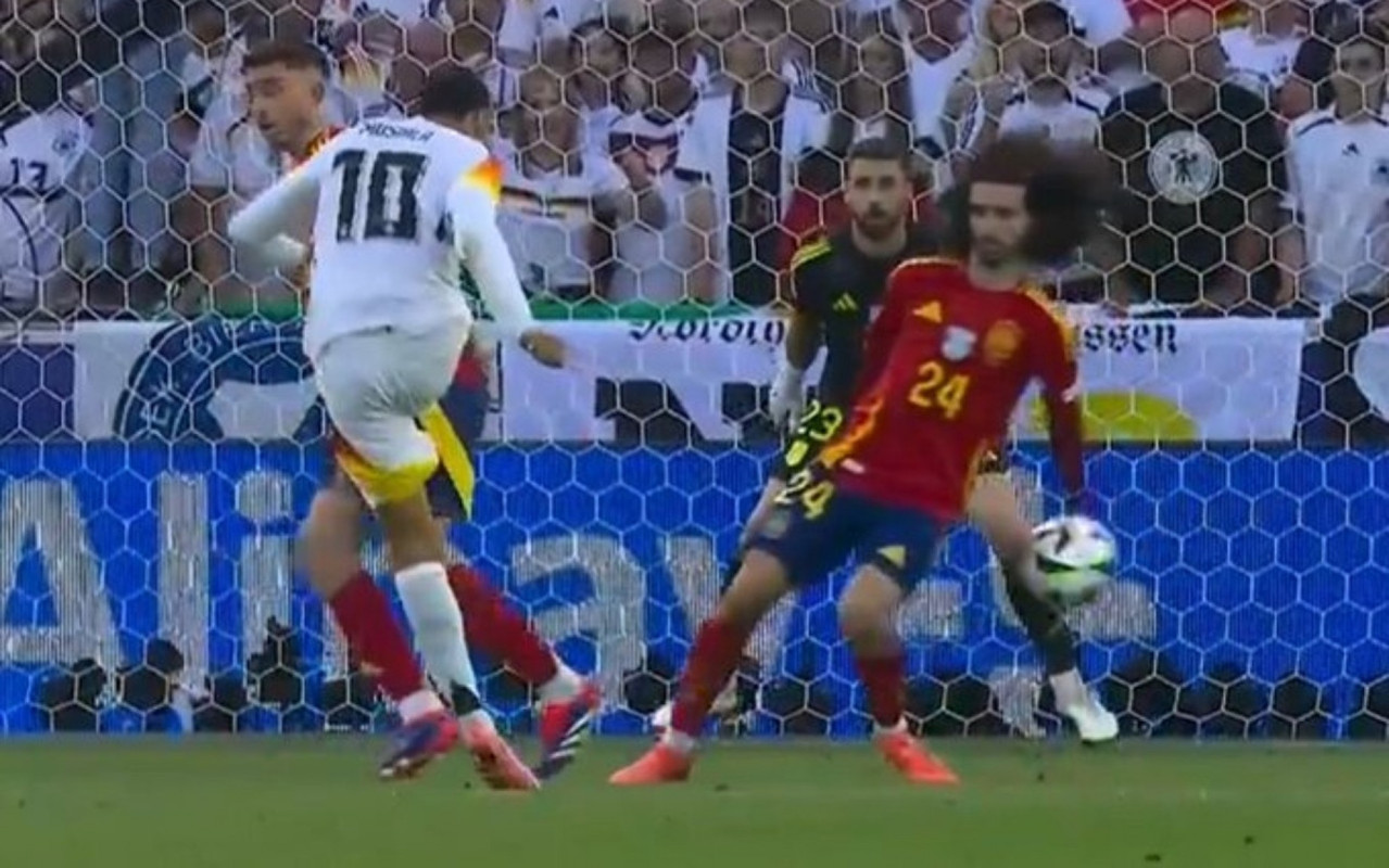 cucurella mano screen — Postimages