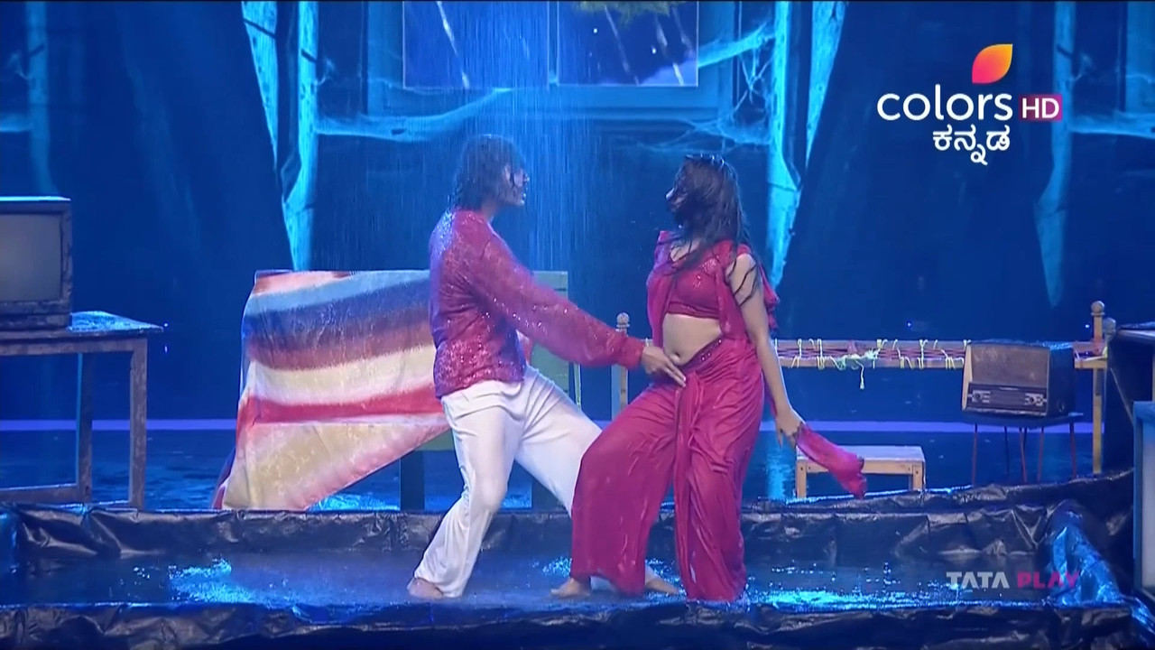 Saniya Hot Rain Dance Performance mp4 20220313 172555 051 — Postimages