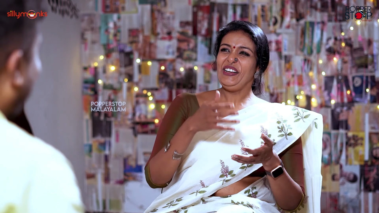 Sandhya Mohan Navel shile on interview mp4 snapshot 00 36 444 — Postimages