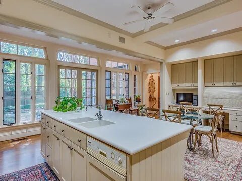 "Kitchen table issues". Whatcha think of this kitchen? - Democratic ...