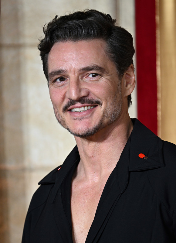 Pedro Pascal 034 — Postimages