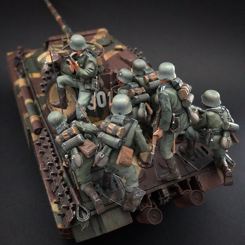 1/35 German Panzer Grenadiers. - Figure Ready for Inspection ...