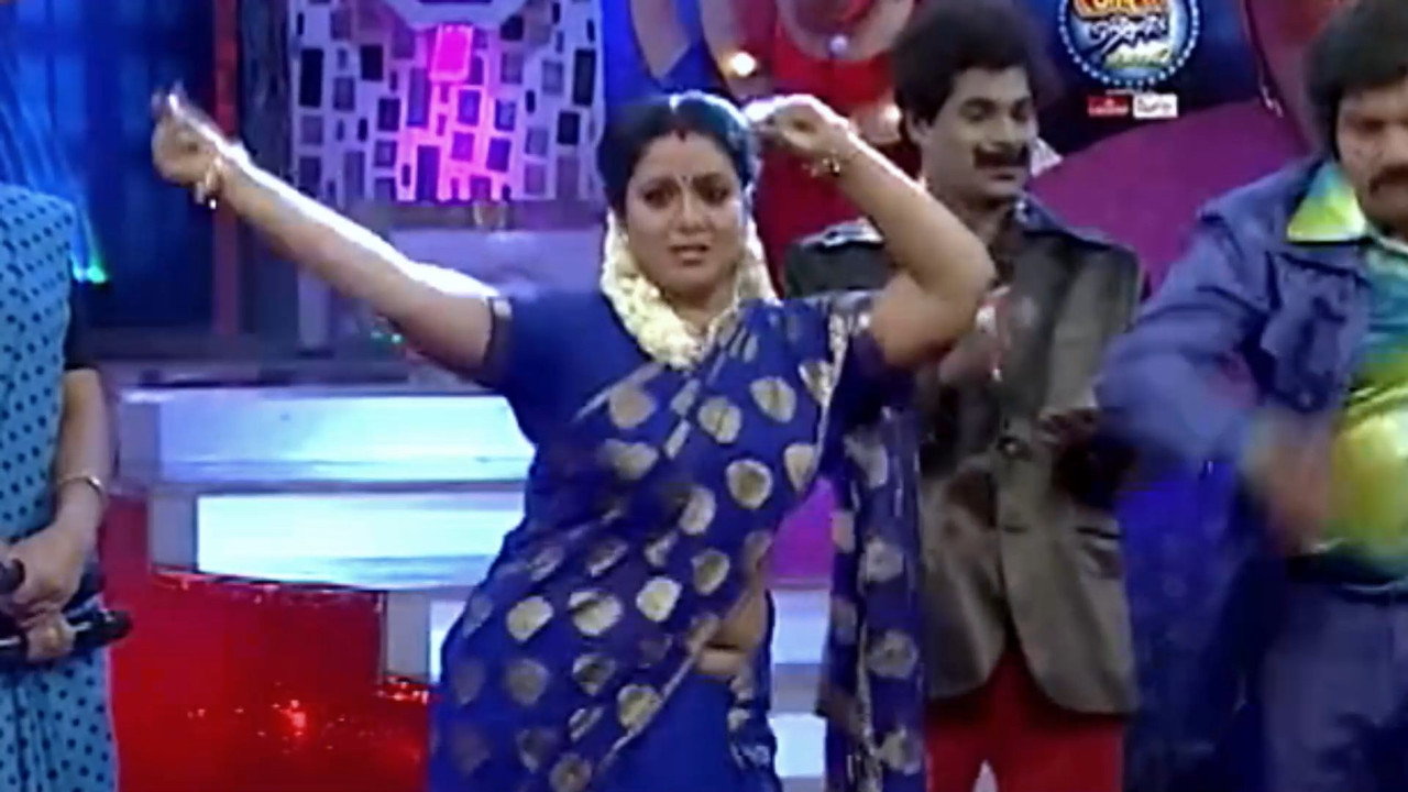 Roopasree Sexy Big Wide Tummy and Deep Navel Hole , Ass in Blue Saree ...