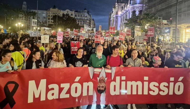 Miles de manifestantes exigen renuncia del gobierno derechista de Mazón ...