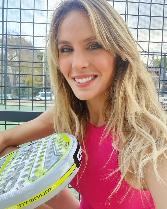 osofamosas - Angie Rigueiro,minipantaloncito, sentada y apretadisima ...